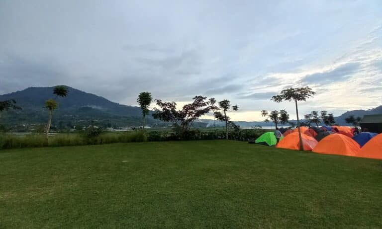 Paket dan Tempat Camping Keluarga
